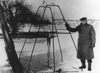 Goddard_and_Rocket