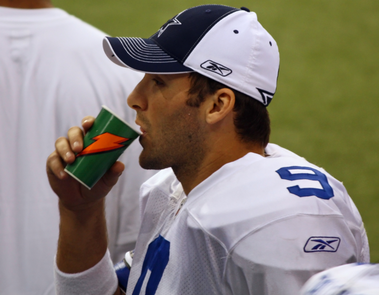 The Origin of Gatorade and How the Tradition of the "Gatorade Shower ...
